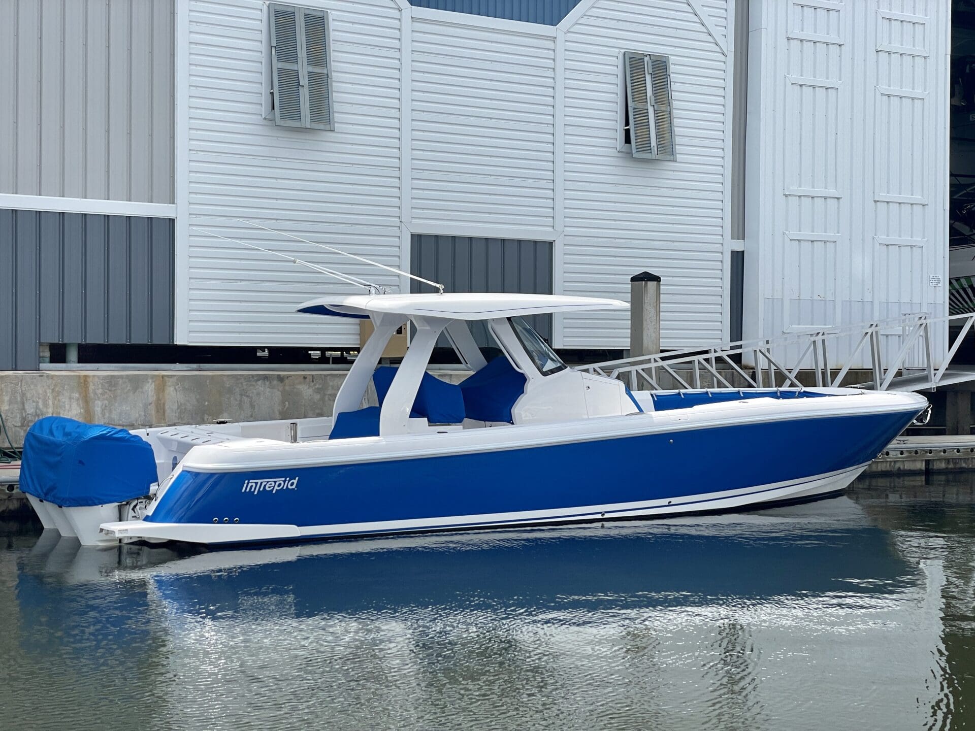 2020 375 Nomad SE - Intrepid Powerboats